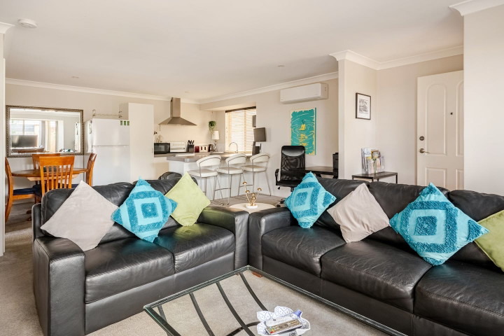 2 Bedrooms 1 Bathroom Home Near Airport - Perth