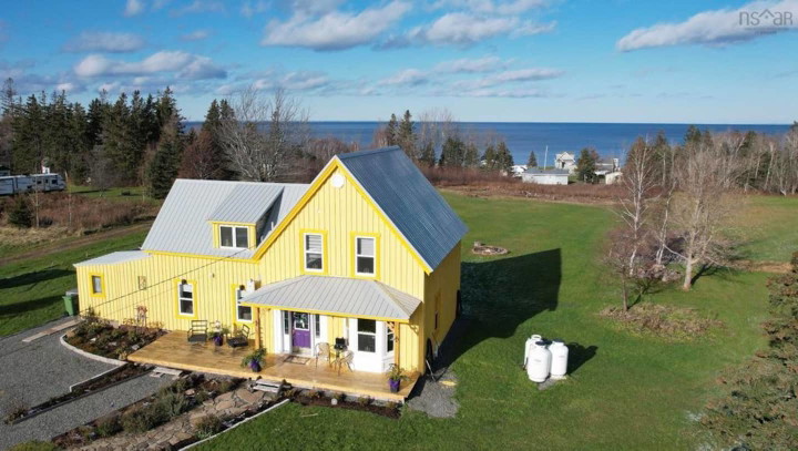 Lovely Farmhouse With Beach Access And Ocean Views - Nova Scotia