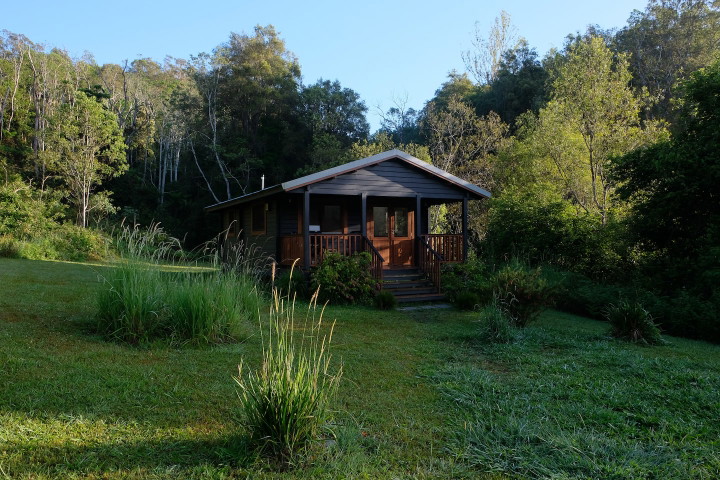 "Birdsong @ Girralong" - Secluded Forest Cabin - Australia