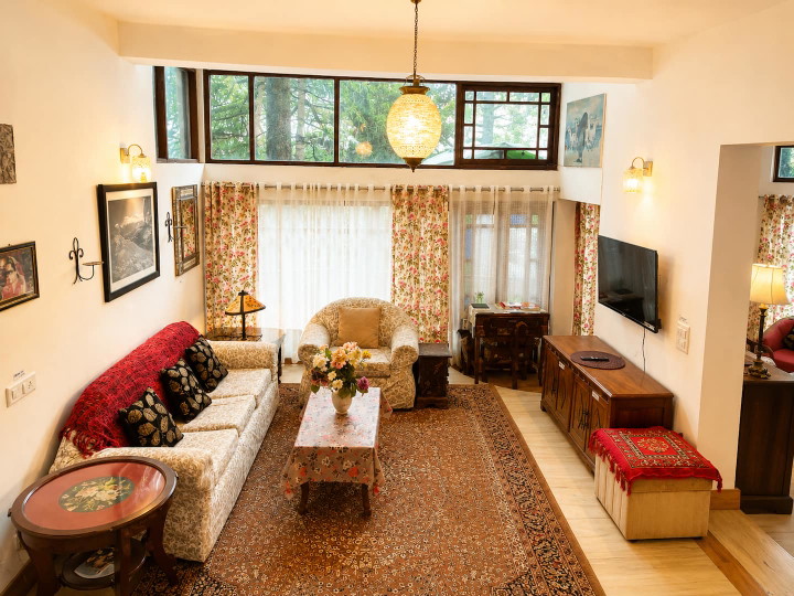 Ivory Veil | 2 Bhk Balcony View Near Mall Rd - Dalhousie