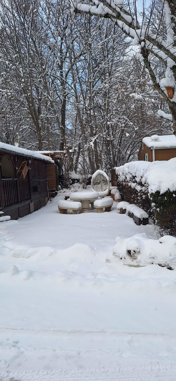 Charmant Bungalow , 
Chez Claude - Super-Besse