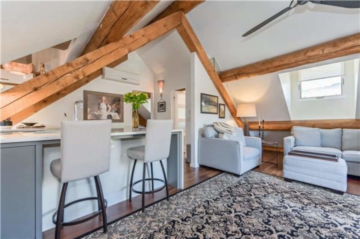 The Elora Log Attic - 1br With Balcony & Fireplace - Fergus
