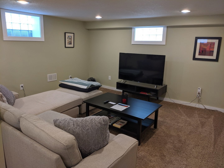 Spacious Garden Level Space. (No Cleaning Fee!) - Minneapolis, MN