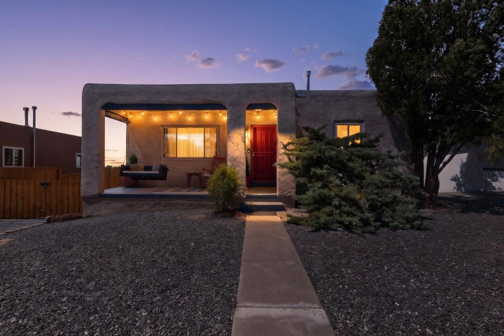 Unm Area/golf/airport/sports Venues/gated Parking - Albuquerque