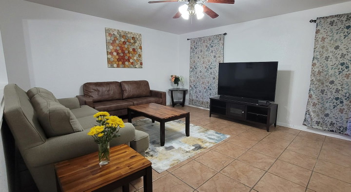 Comfy Spacious 4br In Round Rock - Pflugerville, TX