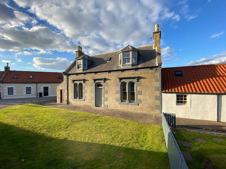 Modern Cottage 30 Seconds From Beach. Sleeps 6 - Cullen