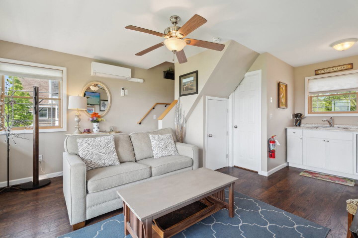 Vineyard Villa | E | Wine Trail & Views - Cayuga Lake, NY