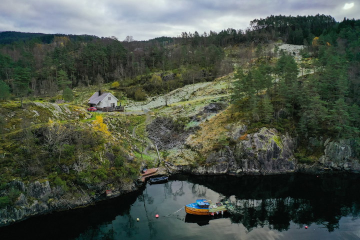 Cozy House With Hot Tub And Boat By The Fjord - Norway