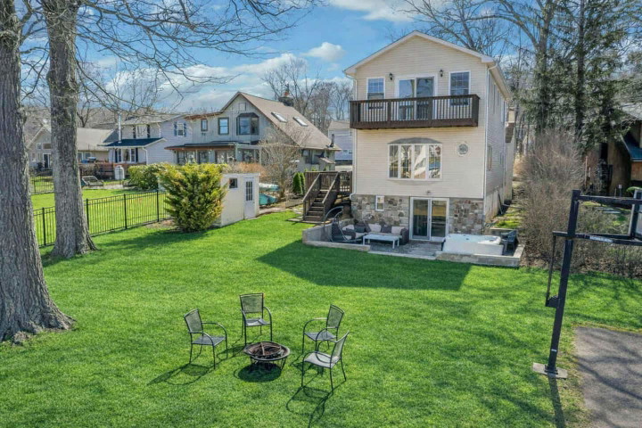 Lake Hopatcong Spacious Family Retreat W/ Hot Tub - Sparta Township, NJ