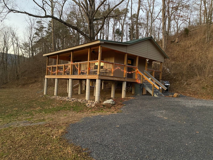 Secluded Couples One Bedroom Creek View Cabin On Craigs Creek In Oriskany Va. - Virginia