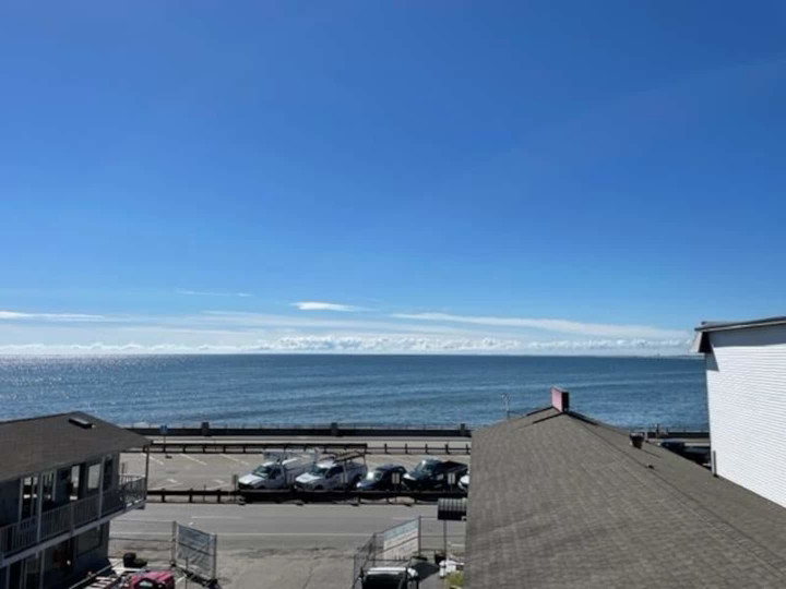 J's 4th Floor Ocean View Condo - Hampton Beach, NH