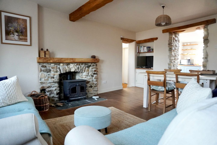 A Lovely Cottage By The River In Colyton - Axminster