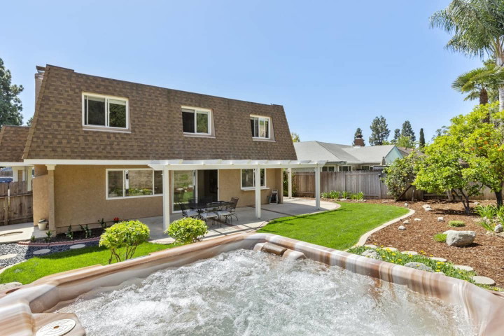 Spacious 3 Bdrm Beauty, Jacuzzi, Stunning Backyard - Camarillo, CA
