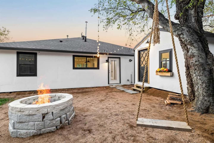 Chic Farmhouse In Heart Of Frisco (Fragrance Free) - Frisco, TX