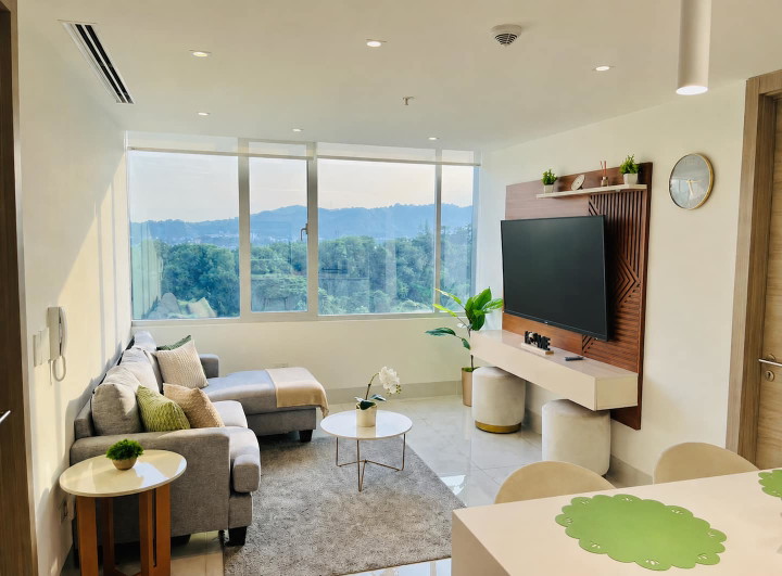 Elegant 2-bedroom Apartment With Pool And Parking -