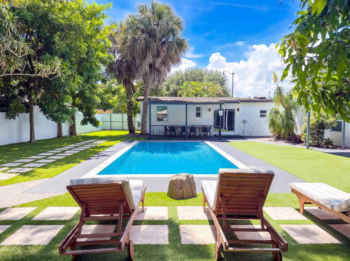Luxury 6br 2-home Retreat W/ Pool, Bbq & Games - Pompano Beach, FL