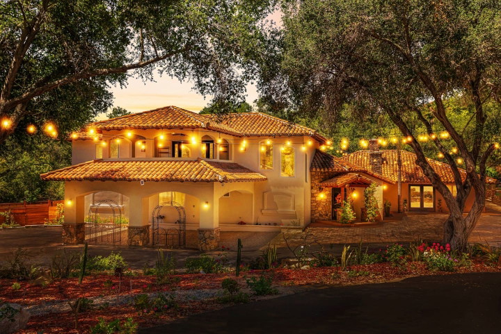 Spacious Luxury Retreat Sleeps 20 With Jacuzzi - Temecula