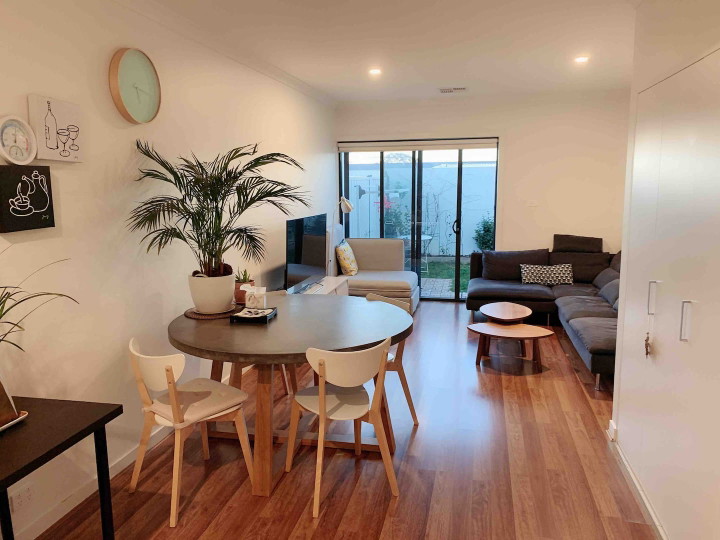 Double Master Bedrooms & Cosy Townhouse& Car Park - 