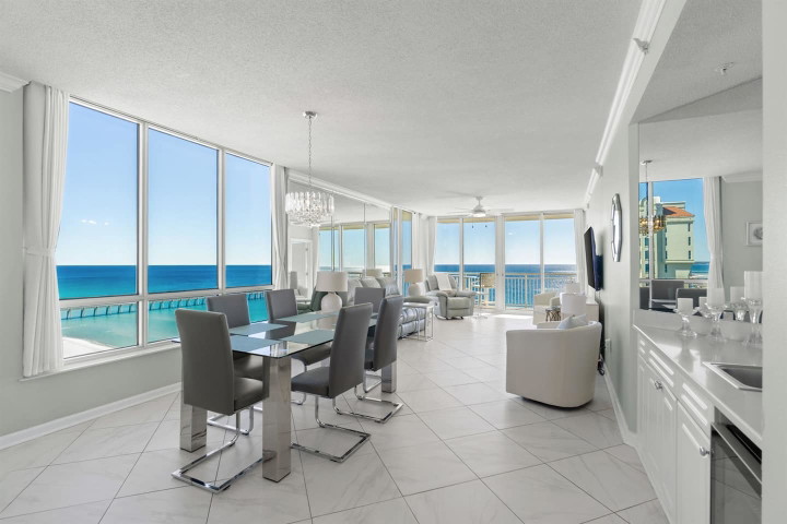 Luxury Gulf-front Condo, Heated Pool, Dog Friendly - Navarre Beach, FL