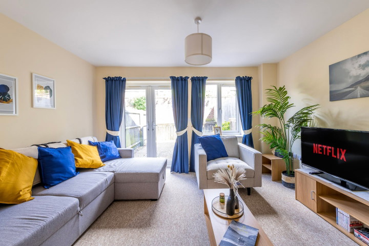 Lovely 3 Bed House, 8 People, With Street Parking! - Bristol