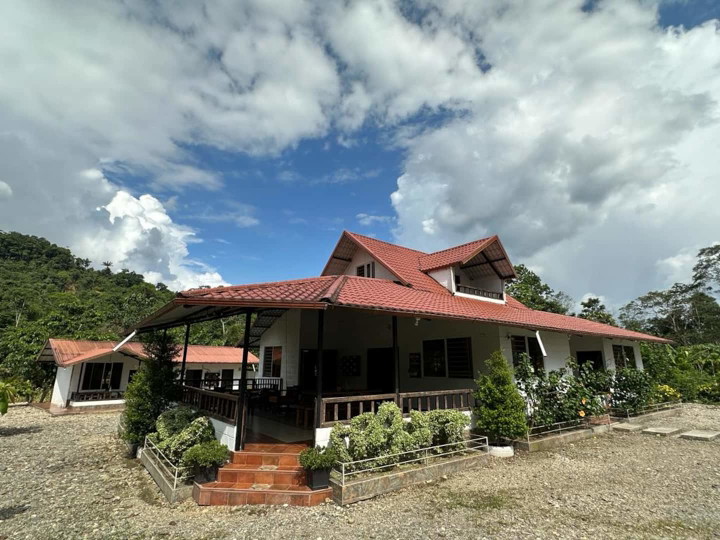 A Chalet With A River, Swimming Pool, And Barbecue - Napo