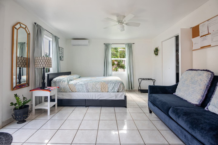 Cozy Private Suite, 5 Mins To Mia Airport - Miami, FL