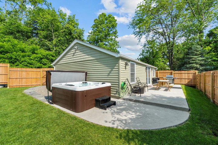 Cozy Cottage With Hot Tub And Game Room - Newburgh, NY