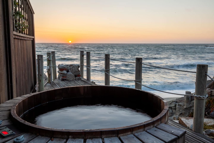 Walk To The Beach From This Ocean Front Home - Half Moon Bay, CA