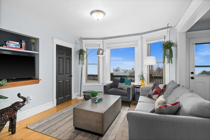 Clocktower Condo: Lake View Balcony By Heirloom - Duluth, MN