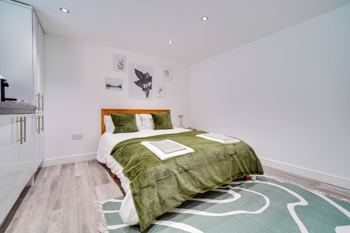 Modern Studio Near Addenbrookes + Parking | Edera - Cambridgeshire
