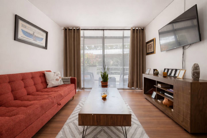 Light, Airy One Bedroom W/ Balcony, Walk To It All - コロンビー メデジン