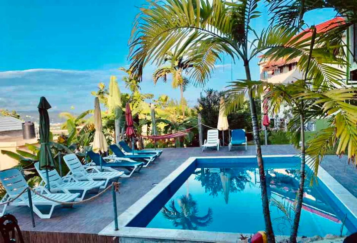 Lionhidevilla Yd: Salt Water Pool&ocean View Roof - Montego Bay