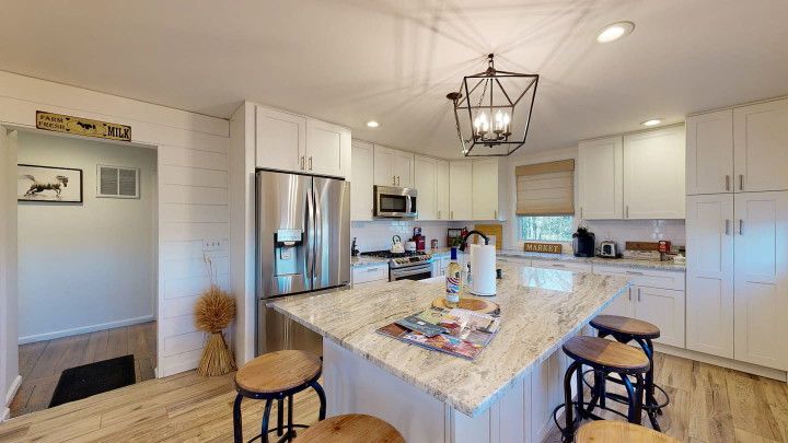 Modern Farmhouse Retreat North Fork Wine Country - Riverhead, NY