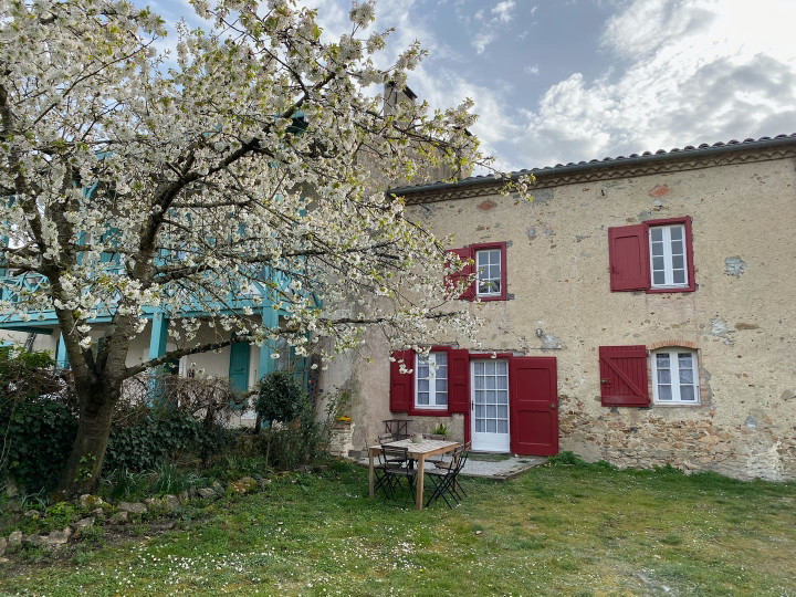 Maison De Campagne Rénovée. *Garage Moto Et Vélo* - Revel