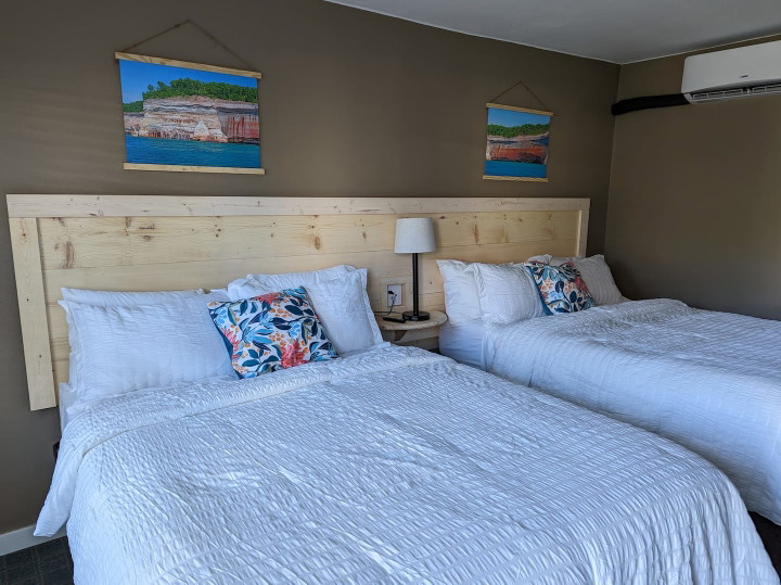 The Greenland Motel - Room No.1 - Munising, MI
