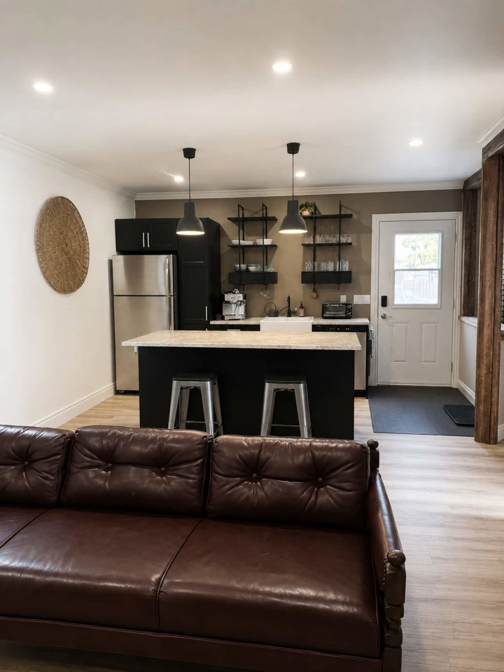 Modern Bachelor Pad-sleeps 4 - New Liskeard