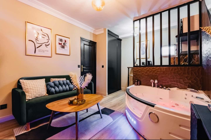 The Penthouse : Hôtel Deluxe & Jacuzzi - Créteil