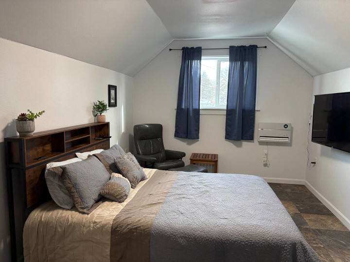 One Bedroom Loft Apartment - Pendleton, OR