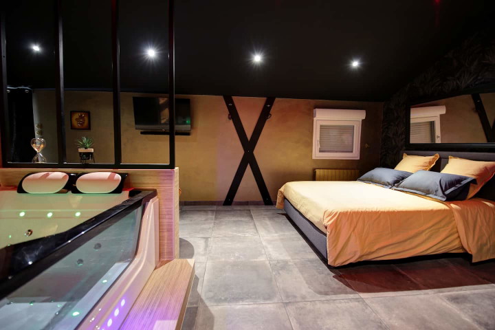 Suite Romantique Avec Ambiance Cocooning - Saint-Étienne