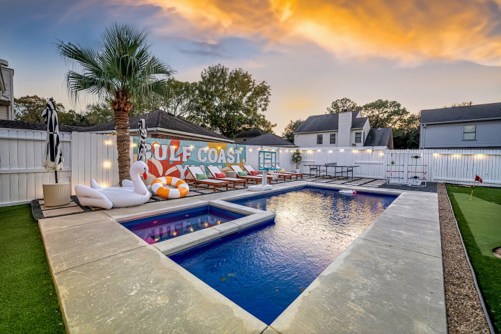 Heated Pool, Spa + Arcade + Games | Near Kemah - League City, TX
