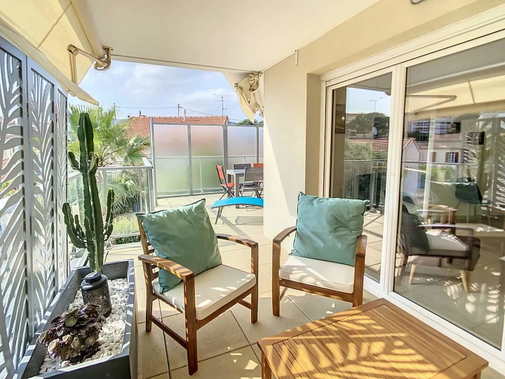 B072 New 2 Bedroom Apartment, Garage And Terrace - Le Cannet