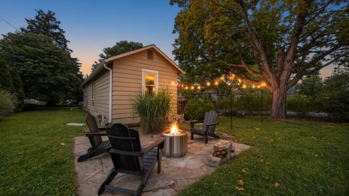 10 Min Walk To Kirkwood! 2br Stay W/ Free Parking - Bloomington