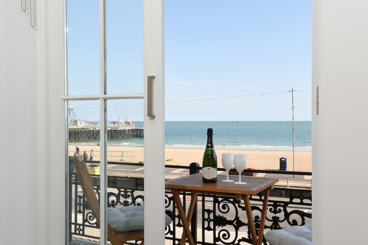 Stunning Beach Front Luxury Apt W/balcony Sleeps 6 - Hampshire