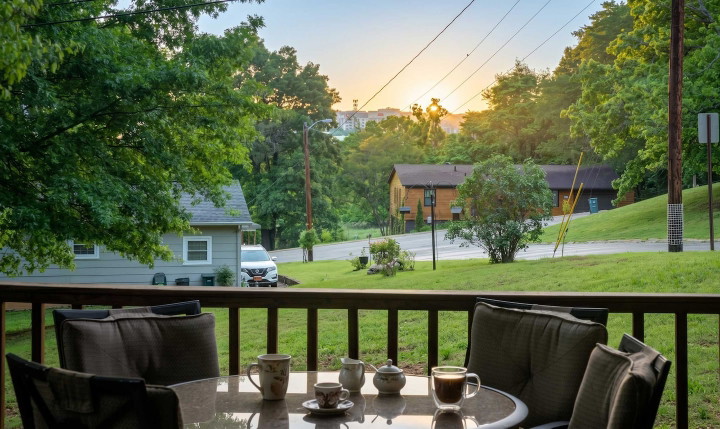Near U Of A - 4br, Mtn Views, Pet-friendly - Fayetteville, AR