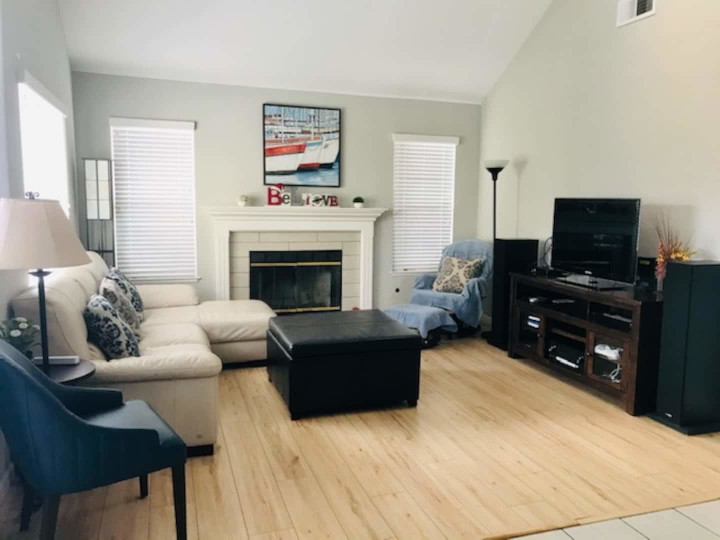 A Comfortable Residential House In Quiet Community - Salinas, CA