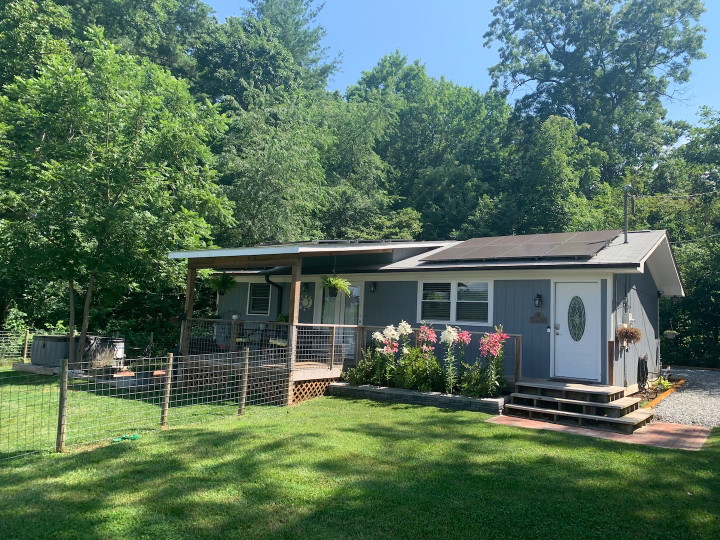 Private 2br Home W/ Yard. 10 Min To Dt! - Asheville, NC