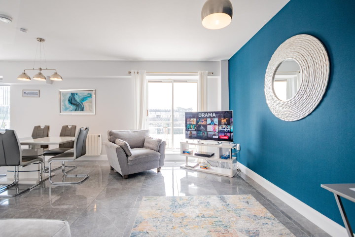 Deluxe Apartment - Sleeps 6 - Galway