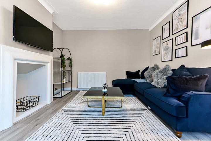 Spacious 3br Home W/ Backyard Near Seven Sisters - Londres