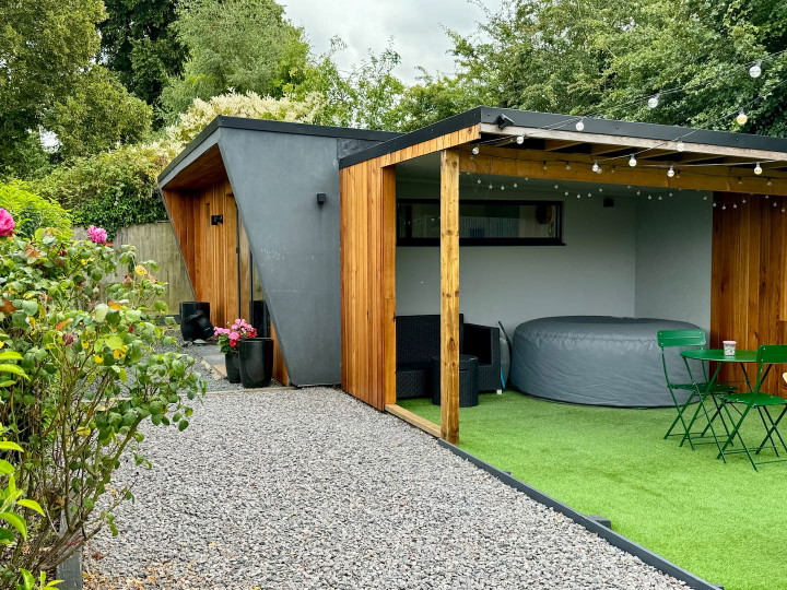 The Cedar Cabin @ Rest & Retreats | Alpacas Oxford - Oxford