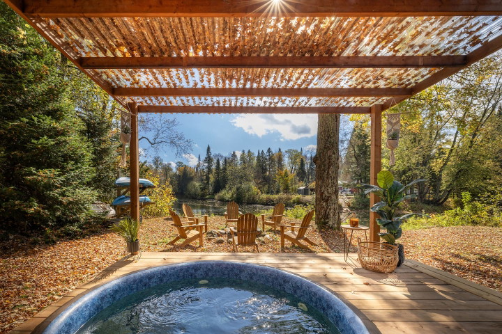 Hills Haven - Luxury Riverfront Cottage - Kawartha Lakes